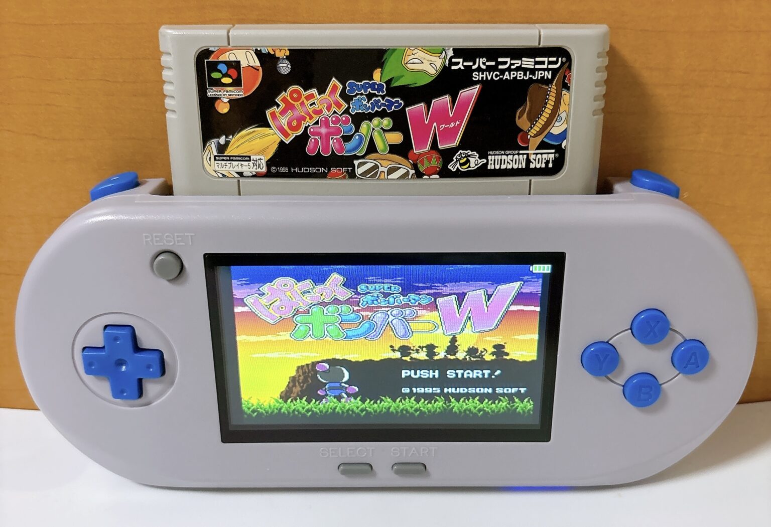 SFC互換機【IPS 16ビットポケット HD】寝転んで使ってみた | ひねもすのたりゲームする